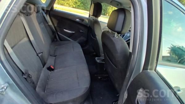 Grey Opel Astra 2012 in Riga, with an engine capacity of 1.40 L and mileage of 251 thousand km for 1000 €, photo 5 on AUTOMOTO.COM.LV