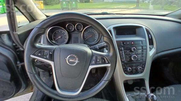 Grey Opel Astra 2012 in Riga, with an engine capacity of 1.40 L and mileage of 251 thousand km for 1000 €, photo 8 on AUTOMOTO.COM.LV