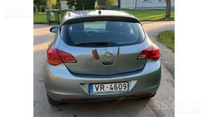 Grey Opel Astra 2012 in Riga, with an engine capacity of 1.40 L and mileage of 251 thousand km for 1000 €, photo 10 on AUTOMOTO.COM.LV