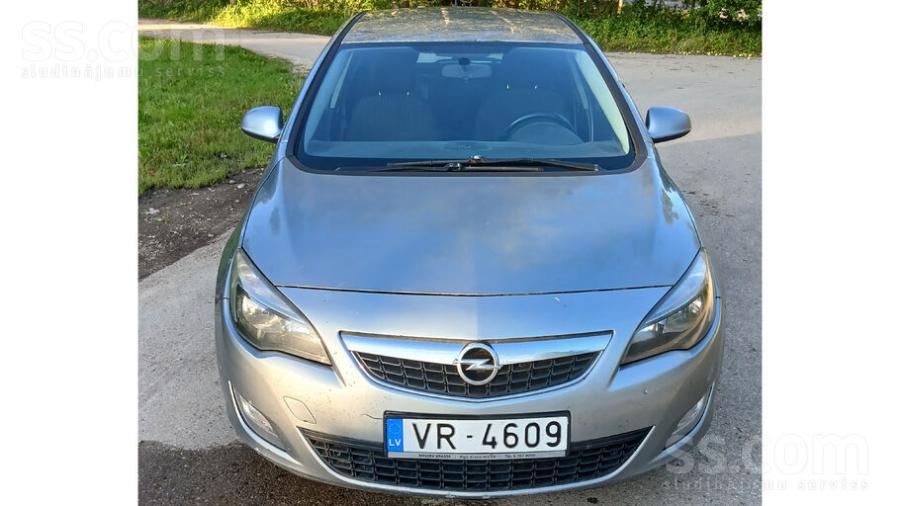 Grey Opel Astra 2012 in Riga, with an engine capacity of 1.40 L and mileage of 251 thousand km for 1000 €, photo 11 on AUTOMOTO.COM.LV