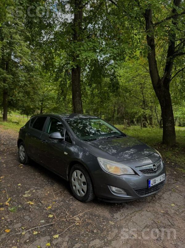 Опель Астра 2012 в Резекне на AUTOMOTO.COM.LV Серый Опель Астра 2012 в Резекне, объемом двигателя 1.70 л и пробегом 304 тыс. км за 2750 €, фото 3 на AUTOMOTO.COM.LV