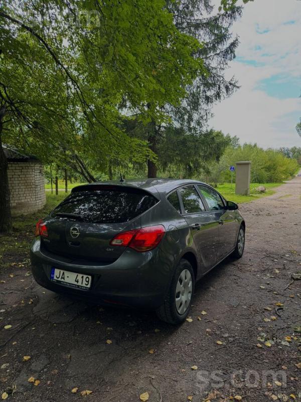 Опель Астра 2012 в Резекне на AUTOMOTO.COM.LV Серый Опель Астра 2012 в Резекне, объемом двигателя 1.70 л и пробегом 304 тыс. км за 2750 €, фото 4 на AUTOMOTO.COM.LV