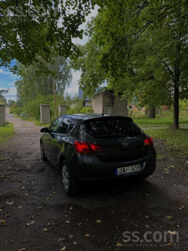 Опель Астра 2012 в Резекне на AUTOMOTO.COM.LV Серый Опель Астра 2012 в Резекне, объемом двигателя 1.70 л и пробегом 304 тыс. км за 2750 €, фото 5 на AUTOMOTO.COM.LV