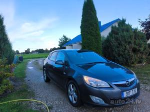 Grey Opel Astra 2012 in Tallinn, with an engine capacity of 1.70 L and mileage of 335 thousand km for 2550 €, photo  on AUTOMOTO.COM.LV
