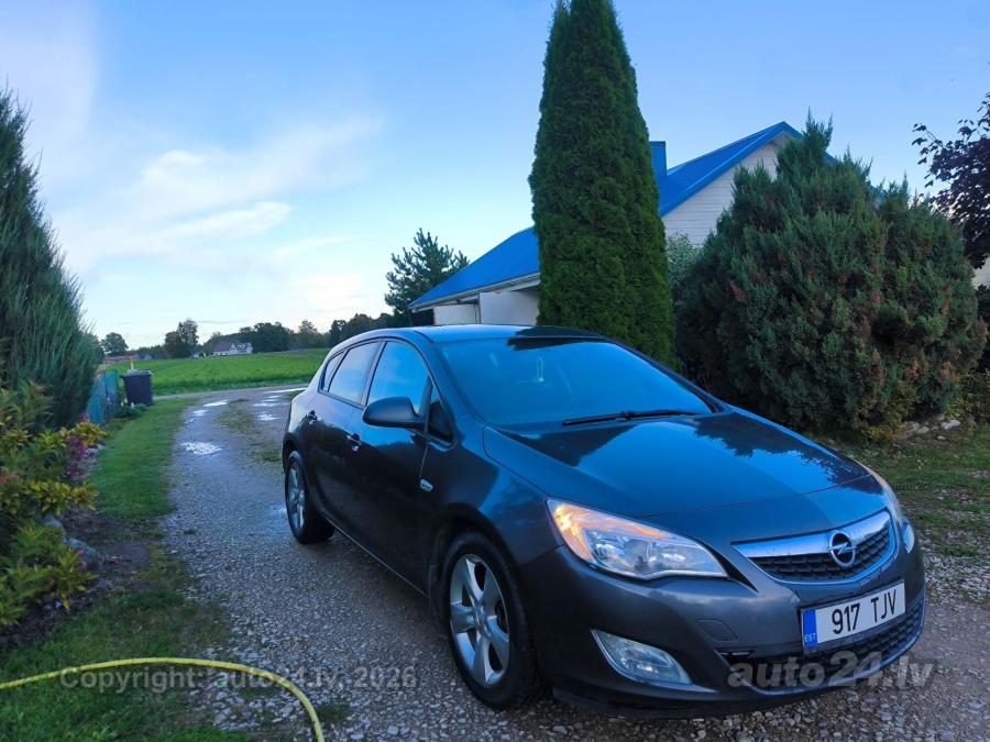 Grey Opel Astra 2012 in Tallinn, with an engine capacity of 1.70 L and mileage of 335 thousand km for 2550 €, photo 1 on AUTOMOTO.COM.LV
