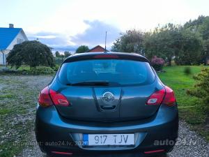 Grey Opel Astra 2012 in Tallinn, with an engine capacity of 1.70 L and mileage of 335 thousand km for 2550 €, photo 5 on AUTOMOTO.COM.LV