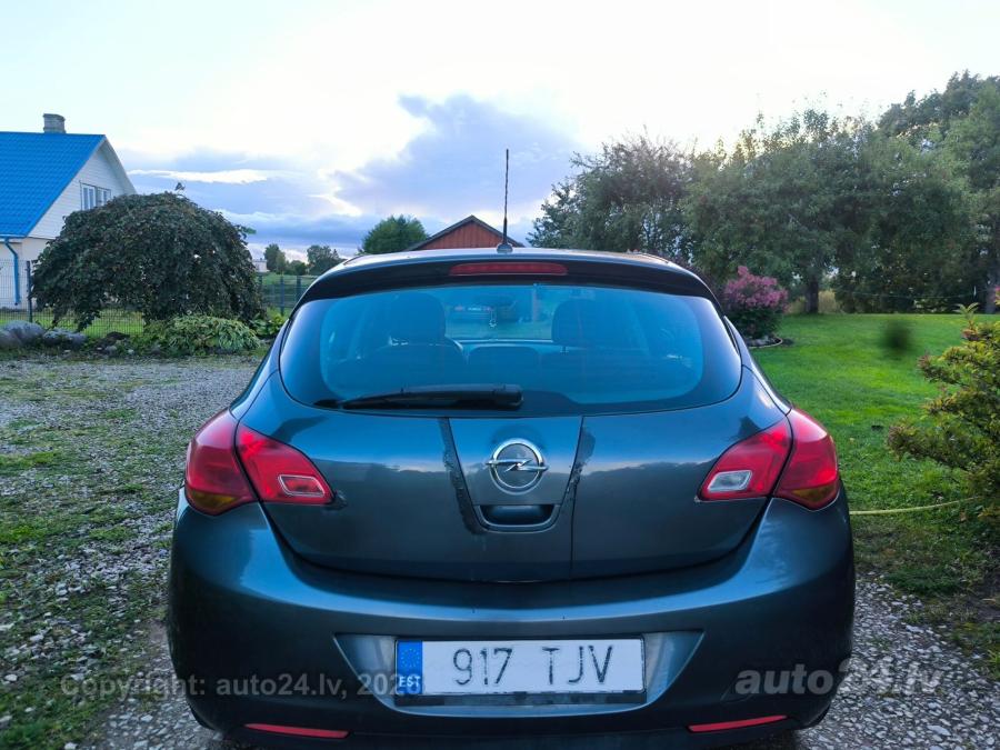 Grey Opel Astra 2012 in Tallinn, with an engine capacity of 1.70 L and mileage of 335 thousand km for 2550 €, photo 5 on AUTOMOTO.COM.LV