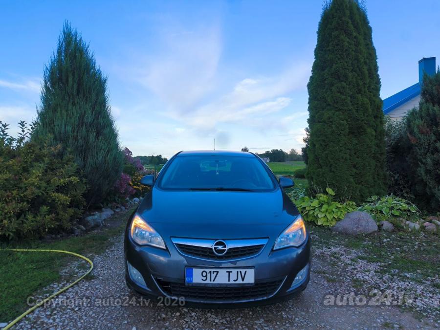 Grey Opel Astra 2012 in Tallinn, with an engine capacity of 1.70 L and mileage of 335 thousand km for 2550 €, photo 6 on AUTOMOTO.COM.LV