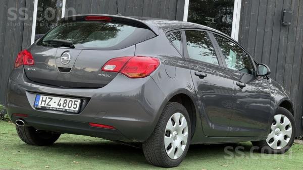 Grey Opel Astra 2012 in Riga, with an engine capacity of 1.40 L and mileage of 283 thousand km for 3950 €, photo 4 on AUTOMOTO.COM.LV