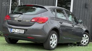 Grey Opel Astra 2012 in Riga, with an engine capacity of 1.40 L and mileage of 283 thousand km for 3950 €, photo 4 on AUTOMOTO.COM.LV