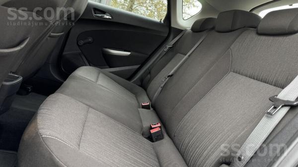 Grey Opel Astra 2012 in Riga, with an engine capacity of 1.40 L and mileage of 283 thousand km for 3950 €, photo 9 on AUTOMOTO.COM.LV