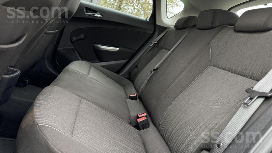 Grey Opel Astra 2012 in Riga, with an engine capacity of 1.40 L and mileage of 283 thousand km for 3950 €, photo 9 on AUTOMOTO.COM.LV