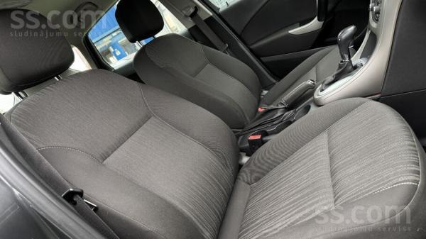 Grey Opel Astra 2012 in Riga, with an engine capacity of 1.40 L and mileage of 283 thousand km for 3950 €, photo 11 on AUTOMOTO.COM.LV