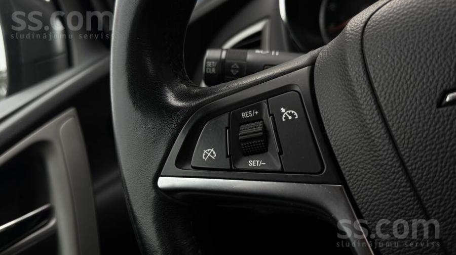 Grey Opel Astra 2012 in Riga, with an engine capacity of 1.40 L and mileage of 283 thousand km for 3950 €, photo 15 on AUTOMOTO.COM.LV