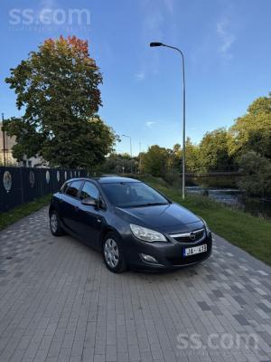 Grey Opel Astra 2012 in Rezekne, with an engine capacity of 1.70 L and mileage of 306 thousand km for 2550 €, photo  on AUTOMOTO.COM.LV