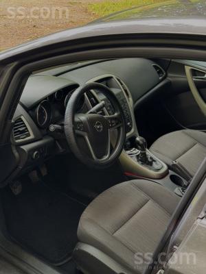 Pelēks Opel Astra 2012 Rēzekne, ar dzinēja tilpumu 1.70 L un nobraukumu 306 tūkst. km par 2550 €, foto 4 vietnē AUTOMOTO.COM.LV