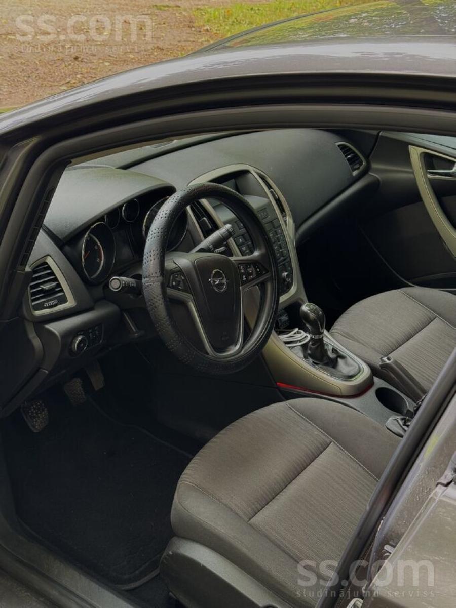 Pelēks Opel Astra 2012 Rēzekne, ar dzinēja tilpumu 1.70 L un nobraukumu 306 tūkst. km par 2550 €, foto 4 vietnē AUTOMOTO.COM.LV