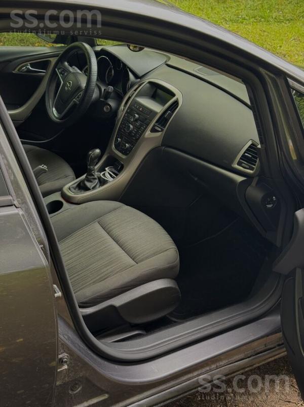 Pelēks Opel Astra 2012 Rēzekne, ar dzinēja tilpumu 1.70 L un nobraukumu 306 tūkst. km par 2550 €, foto 7 vietnē AUTOMOTO.COM.LV