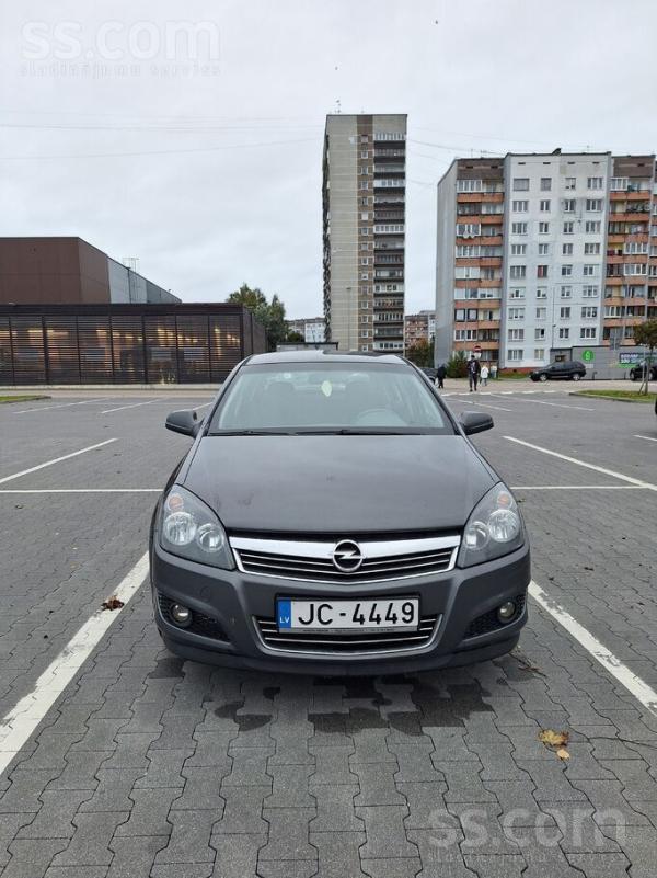Pelēks Opel Astra 2012 Rīga, ar dzinēja tilpumu 1.70 L un nobraukumu 279 tūkst. km par 1695 €, foto 1 vietnē AUTOMOTO.COM.LV