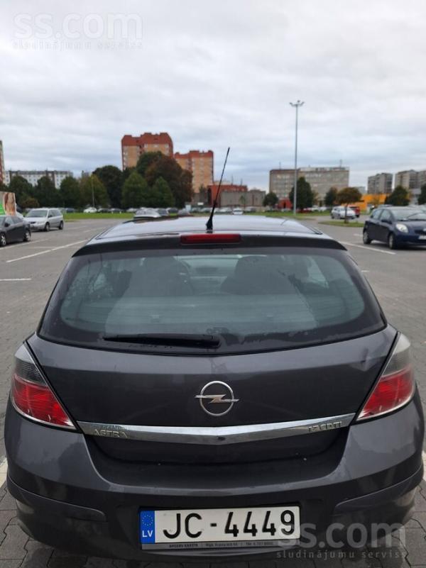 Pelēks Opel Astra 2012 Rīga, ar dzinēja tilpumu 1.70 L un nobraukumu 279 tūkst. km par 1695 €, foto 4 vietnē AUTOMOTO.COM.LV