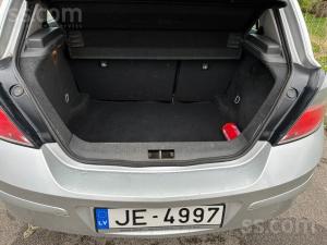 Pelēks Opel Astra 2013 Rīga, ar dzinēja tilpumu 1.70 L un nobraukumu 235 tūkst. km par 1999 €, foto 4 vietnē AUTOMOTO.COM.LV