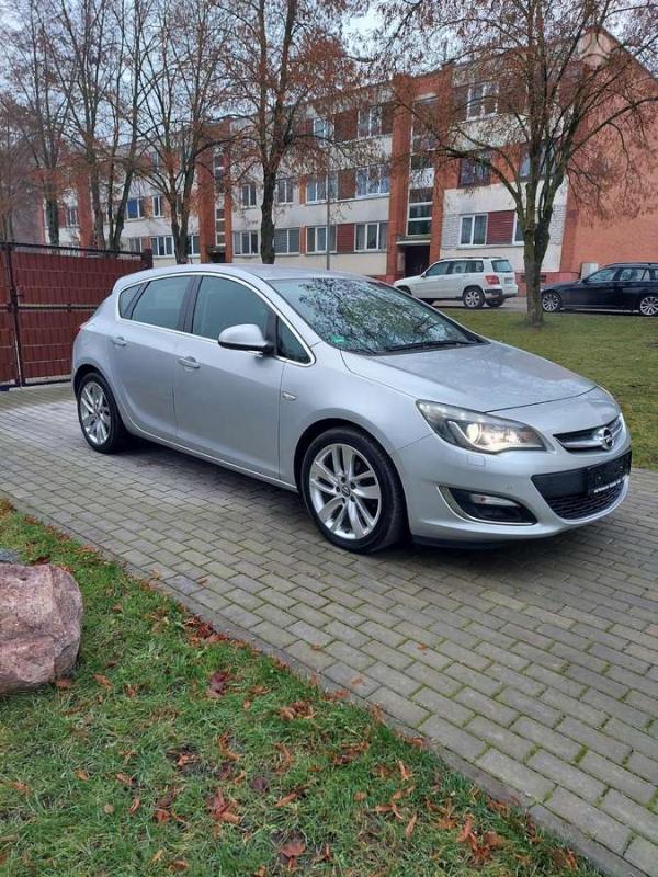 Pelēks Opel Astra 2013 Marijampole, ar dzinēja tilpumu 1.69 L un nobraukumu 180 tūkst. km par 4000 €, foto 3 vietnē AUTOMOTO.COM.LV