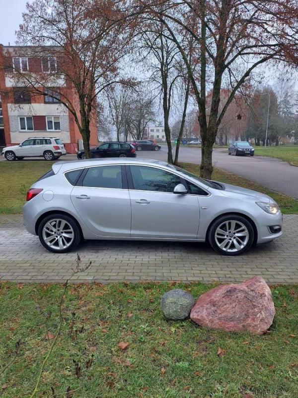 Pelēks Opel Astra 2013 Marijampole, ar dzinēja tilpumu 1.69 L un nobraukumu 180 tūkst. km par 4000 €, foto 4 vietnē AUTOMOTO.COM.LV