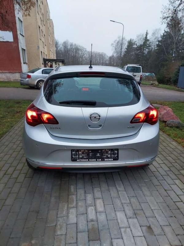 Pelēks Opel Astra 2013 Marijampole, ar dzinēja tilpumu 1.69 L un nobraukumu 180 tūkst. km par 4000 €, foto 5 vietnē AUTOMOTO.COM.LV