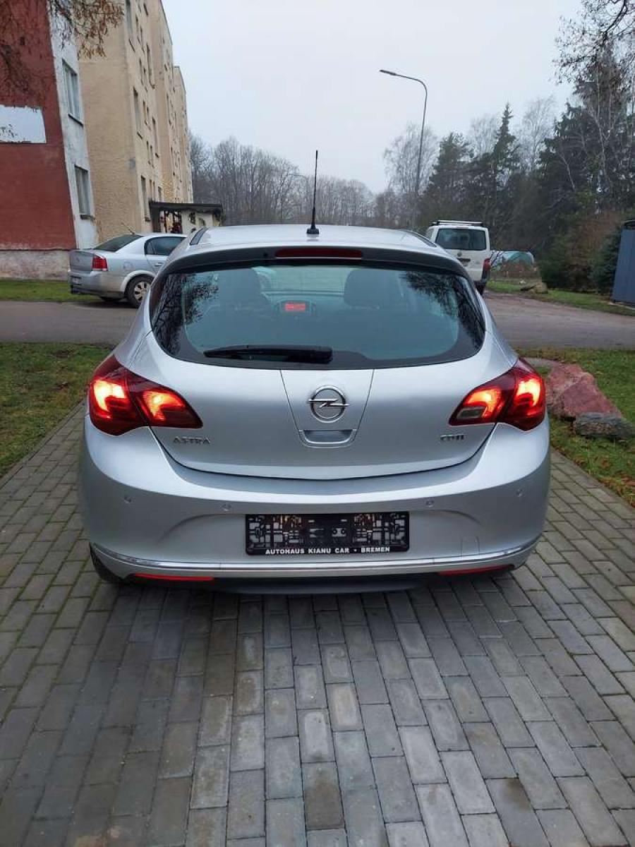 Pelēks Opel Astra 2013 Marijampole, ar dzinēja tilpumu 1.69 L un nobraukumu 180 tūkst. km par 4000 €, foto 5 vietnē AUTOMOTO.COM.LV