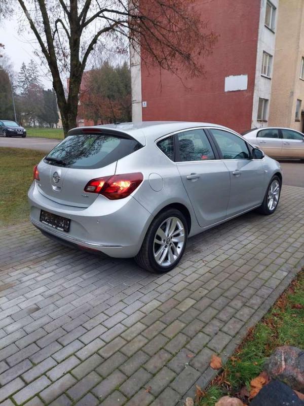 Pelēks Opel Astra 2013 Marijampole, ar dzinēja tilpumu 1.69 L un nobraukumu 180 tūkst. km par 4000 €, foto 6 vietnē AUTOMOTO.COM.LV