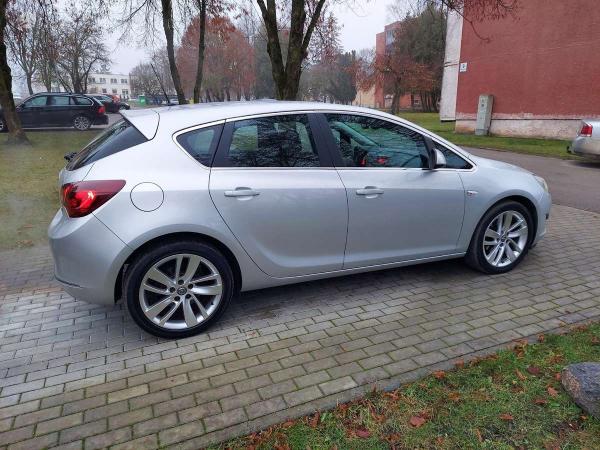 Pelēks Opel Astra 2013 Marijampole, ar dzinēja tilpumu 1.69 L un nobraukumu 180 tūkst. km par 4000 €, foto 7 vietnē AUTOMOTO.COM.LV