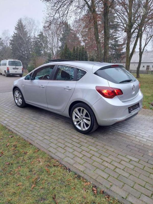 Pelēks Opel Astra 2013 Marijampole, ar dzinēja tilpumu 1.69 L un nobraukumu 180 tūkst. km par 4000 €, foto 10 vietnē AUTOMOTO.COM.LV