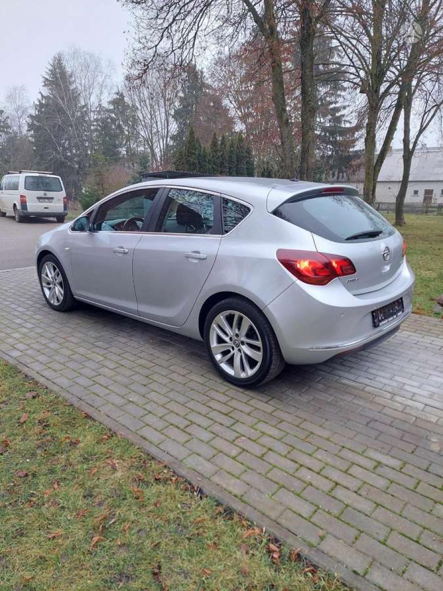 Pelēks Opel Astra 2013 Marijampole, ar dzinēja tilpumu 1.69 L un nobraukumu 180 tūkst. km par 4000 €, foto 10 vietnē AUTOMOTO.COM.LV