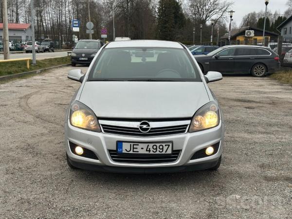 Grey Opel Astra 2013 in Riga, with an engine capacity of 1.60 L and mileage of 0 thousand km for 1690 €, photo 2 on AUTOMOTO.COM.LV
