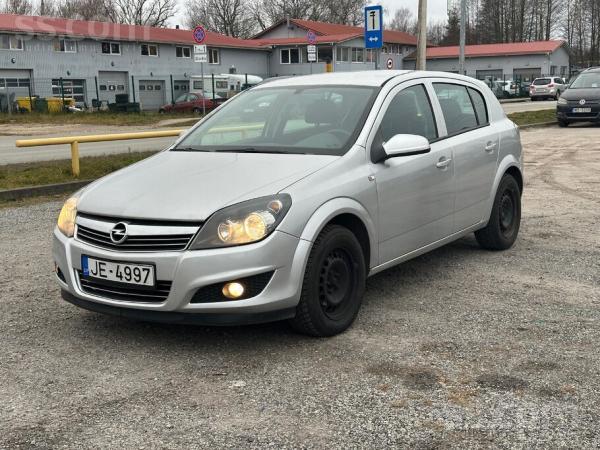 Grey Opel Astra 2013 in Riga, with an engine capacity of 1.60 L and mileage of 0 thousand km for 1690 €, photo 3 on AUTOMOTO.COM.LV