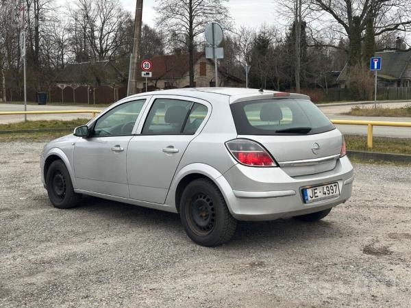 Grey Opel Astra 2013 in Riga, with an engine capacity of 1.60 L and mileage of 0 thousand km for 1690 €, photo 5 on AUTOMOTO.COM.LV