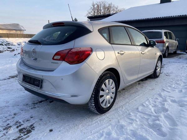 Pelēks Opel Astra 2013 Marijampole, ar dzinēja tilpumu 1.36 L un nobraukumu 224 tūkst. km par 3800 €, foto 4 vietnē AUTOMOTO.COM.LV
