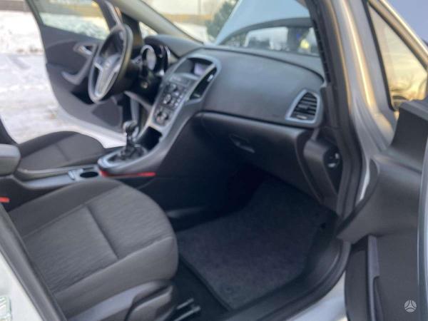 Pelēks Opel Astra 2013 Marijampole, ar dzinēja tilpumu 1.36 L un nobraukumu 224 tūkst. km par 3800 €, foto 9 vietnē AUTOMOTO.COM.LV