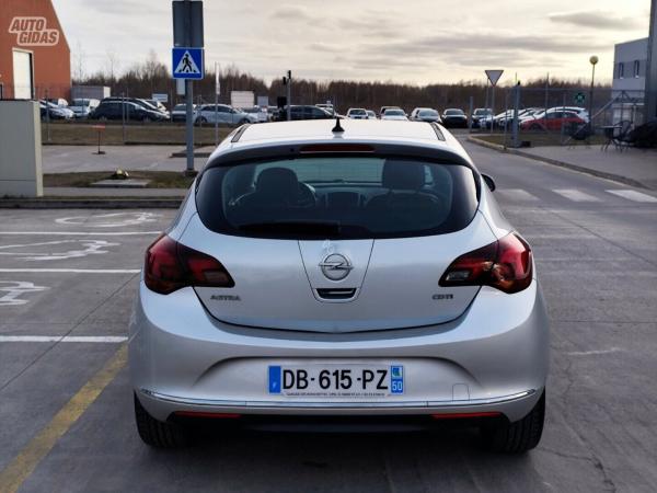 Grey Opel Astra 2013 in Siauliai, with an engine capacity of 1.70 L and mileage of 270 thousand km for 3950 €, photo 6 on AUTOMOTO.COM.LV