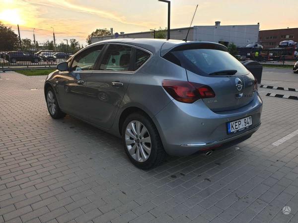 Grey Opel Astra 2013 in Vilnius, with an engine capacity of 1.36 L and mileage of 97 thousand km for 2600 €, photo 6 on AUTOMOTO.COM.LV