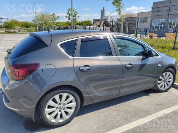 Grey Opel Astra 2013 in Liepaja, with an engine capacity of 1.70 L and mileage of 267 thousand km for 3000 €, photo 2 on AUTOMOTO.COM.LV