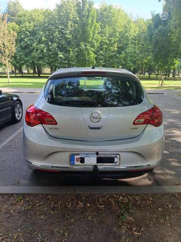 Grey Opel Astra 2013 in Jonava, with an engine capacity of 1.69 L and mileage of 188 thousand km for 3000 €, photo 3 on AUTOMOTO.COM.LV