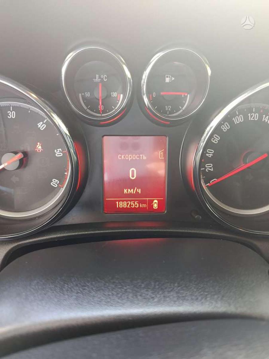 Grey Opel Astra 2013 in Jonava, with an engine capacity of 1.69 L and mileage of 188 thousand km for 3000 €, photo 8 on AUTOMOTO.COM.LV