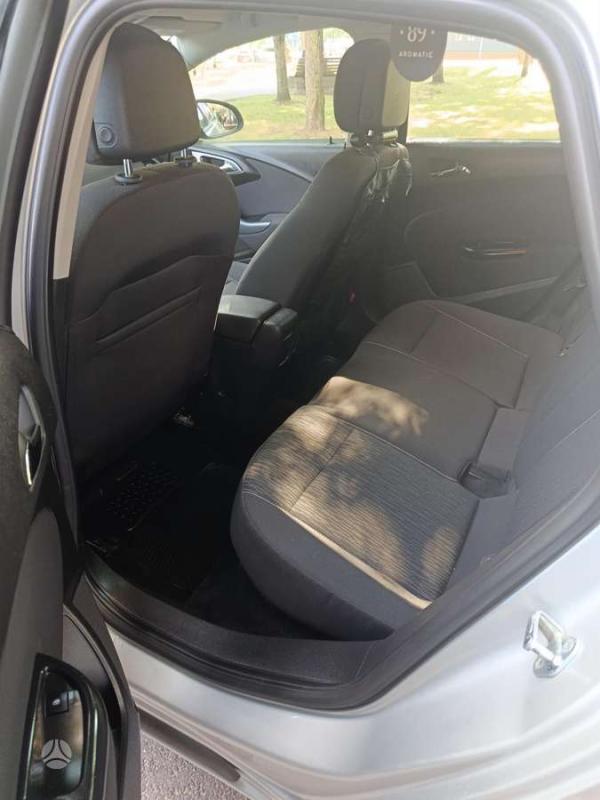 Grey Opel Astra 2013 in Jonava, with an engine capacity of 1.69 L and mileage of 188 thousand km for 3000 €, photo 9 on AUTOMOTO.COM.LV