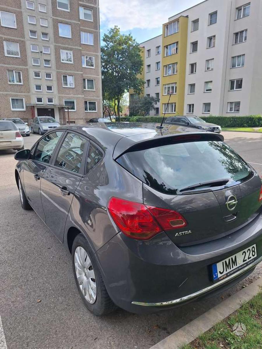 Pelēks Opel Astra 2013 Marijampole, ar dzinēja tilpumu 1.59 L un nobraukumu 169 tūkst. km par 3600 €, foto 4 vietnē AUTOMOTO.COM.LV