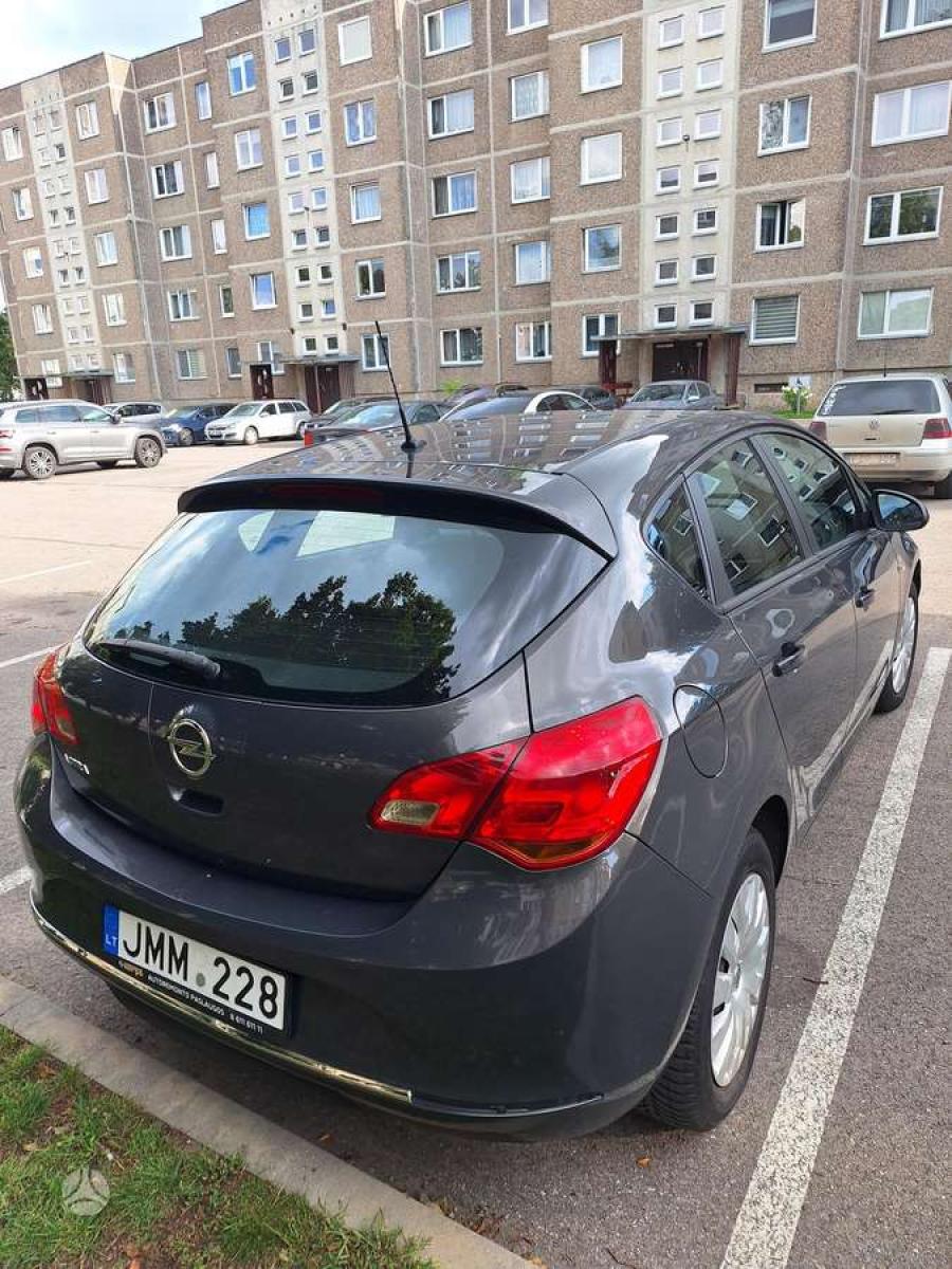 Pelēks Opel Astra 2013 Marijampole, ar dzinēja tilpumu 1.59 L un nobraukumu 169 tūkst. km par 3600 €, foto 5 vietnē AUTOMOTO.COM.LV