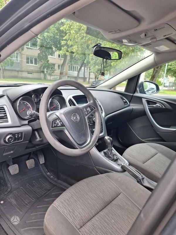 Pelēks Opel Astra 2013 Marijampole, ar dzinēja tilpumu 1.59 L un nobraukumu 169 tūkst. km par 3600 €, foto 6 vietnē AUTOMOTO.COM.LV