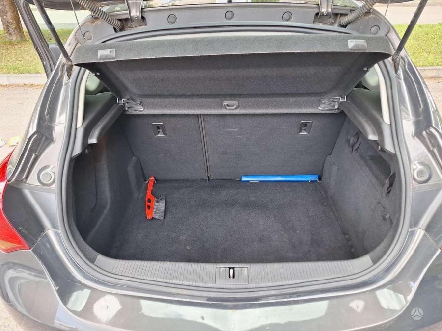 Pelēks Opel Astra 2013 Marijampole, ar dzinēja tilpumu 1.59 L un nobraukumu 169 tūkst. km par 3600 €, foto 10 vietnē AUTOMOTO.COM.LV