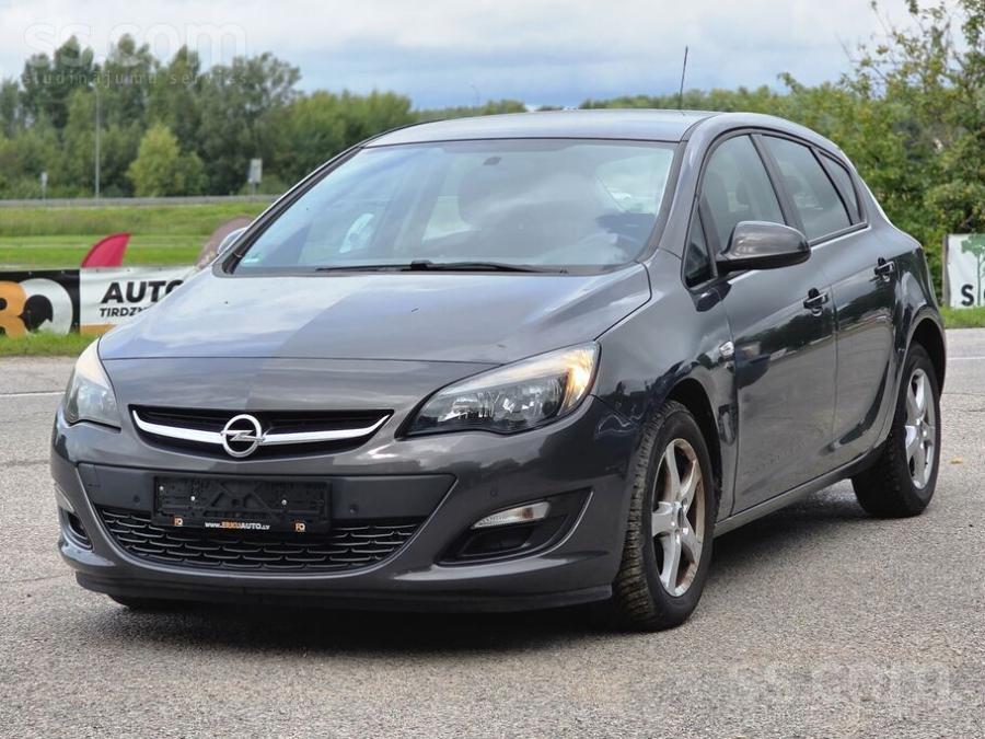 Grey Opel Astra 2013 in Liepaja, with an engine capacity of 1.40 L and mileage of 153 thousand km for 4950 €, photo 1 on AUTOMOTO.COM.LV