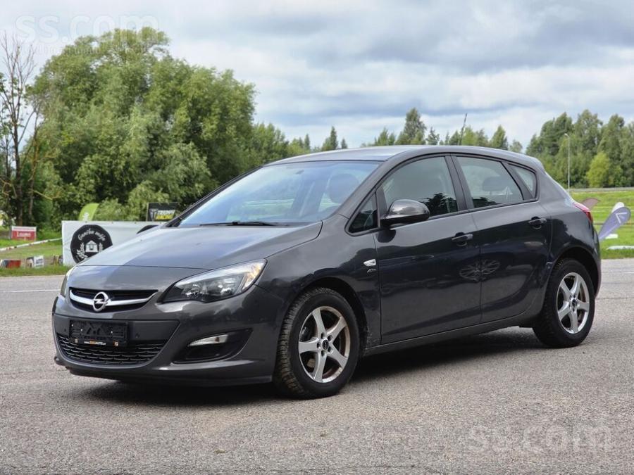 Grey Opel Astra 2013 in Liepaja, with an engine capacity of 1.40 L and mileage of 153 thousand km for 4950 €, photo 3 on AUTOMOTO.COM.LV